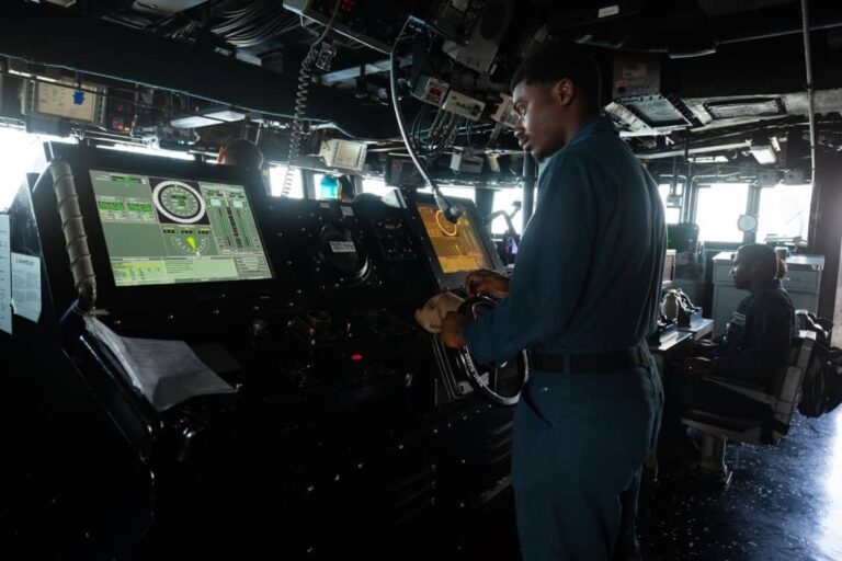 US Navy Destroyers Intercept Houthi Missiles in Gulf of Aden